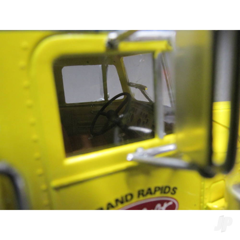 AMT Peterbilt 359 Wrecker | Static Models - JPerkins.com